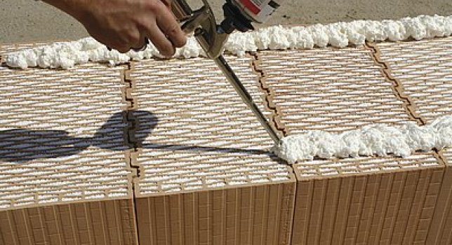 HELUZ Family 50 2in1. Cihla s integrovanou izolací | Stavebnictvi3000.cz