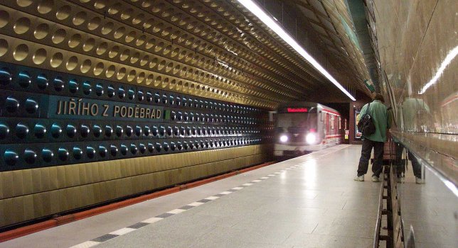 Cestujícím se po kompletní opravě otevře stanice metra A Jiřího z ...